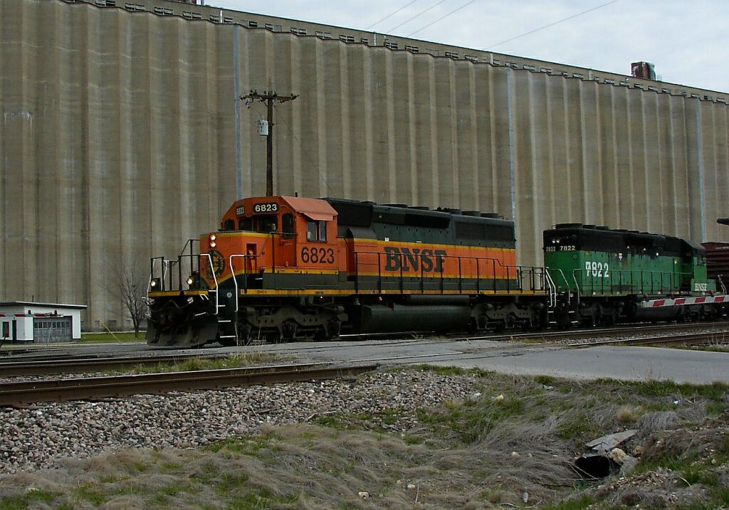 BNSF 6823